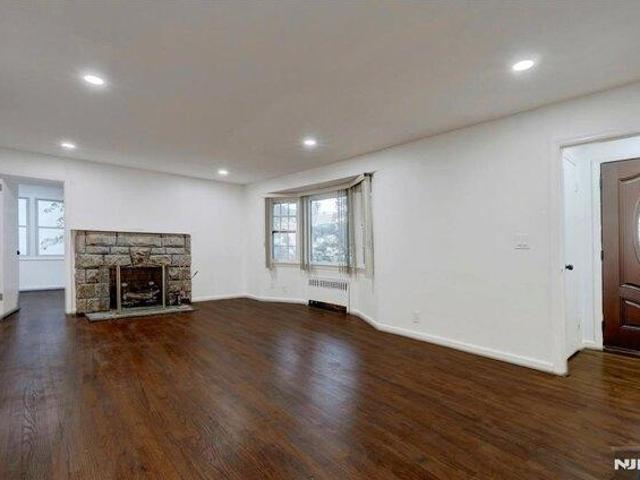 house with 6 bedroom, Fair Lawn NJ DLS102476499