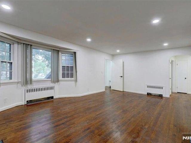 house with 6 bedroom, Fair Lawn NJ ES103620077