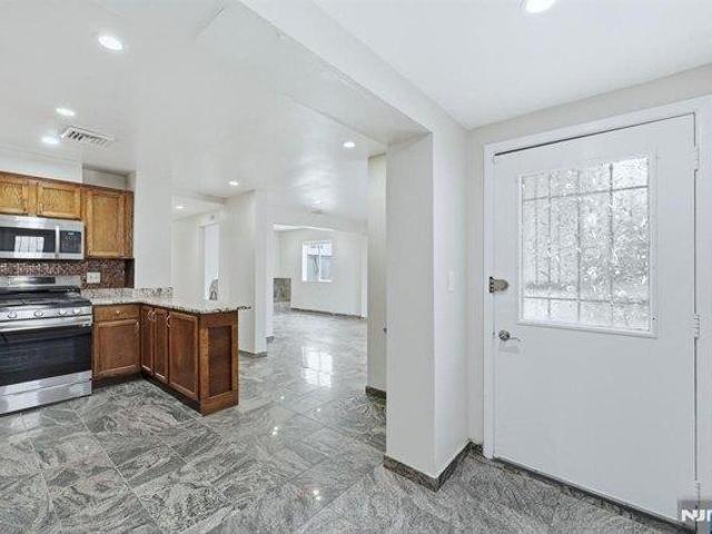 house with 6 bedroom, Fairview NJ ES104152928