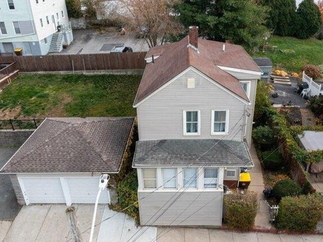 house with 6 bedroom, Fall River MA ES104298292