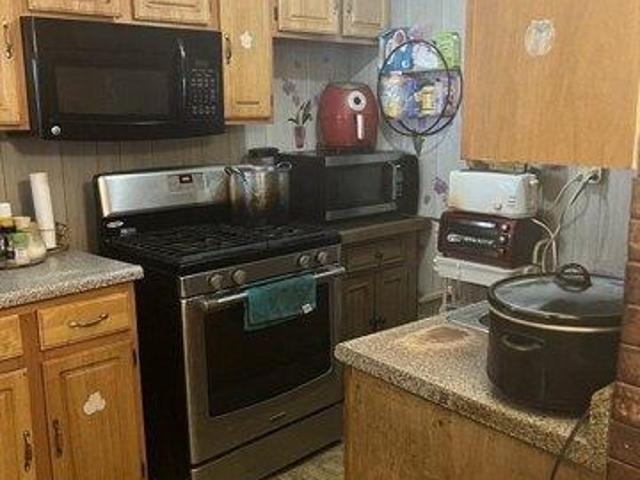 house with 6 bedroom, Fall River MA ES104479383