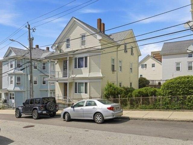 house with 6 bedroom, Fall River MA ES104479652