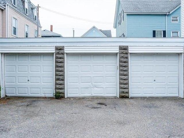 house with 6 bedroom, Fall River MA ES104831737