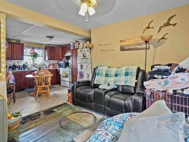 house with 6 bedroom, Fall River MA ES104848548