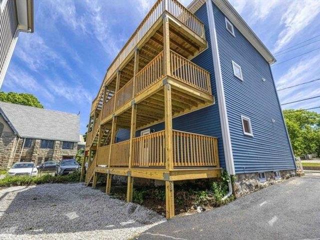 house with 6 bedroom, Fall River MA ES104852657