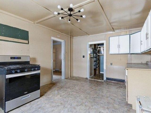 house with 6 bedroom, Fall River MA ES104947132