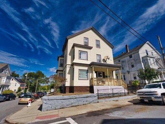 house with 6 bedroom, Fall River MA ES103434695