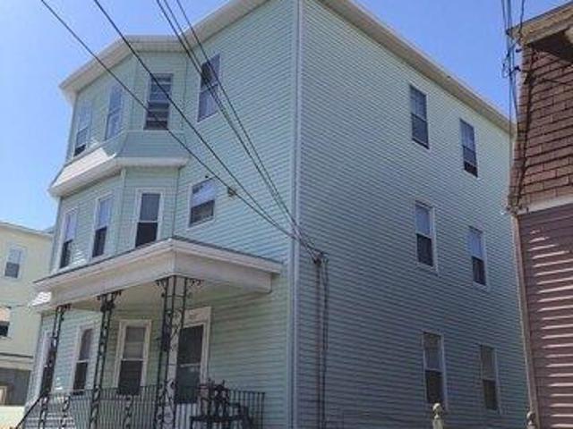 house with 6 bedroom, Fall River MA ES103436677