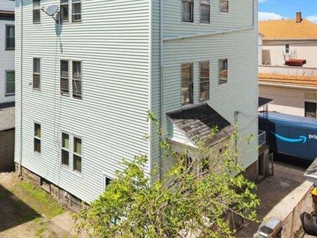 house with 6 bedroom, Fall River MA ES103849890