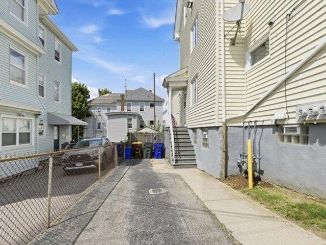 house with 6 bedroom, Fall River MA ES103888758