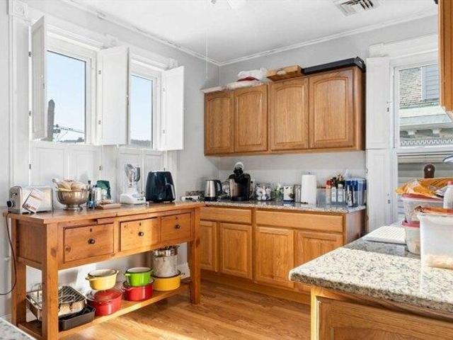house with 6 bedroom, Fitchburg MA ES103034055