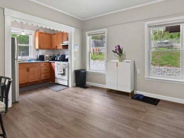 house with 6 bedroom, Fitchburg MA ES104849812