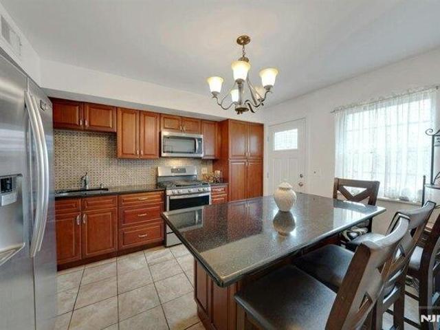house with 6 bedroom, Fort Lee NJ ES105207375