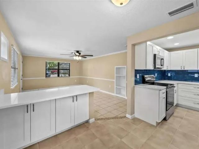 house with 6 bedroom, FL FL DS102397601