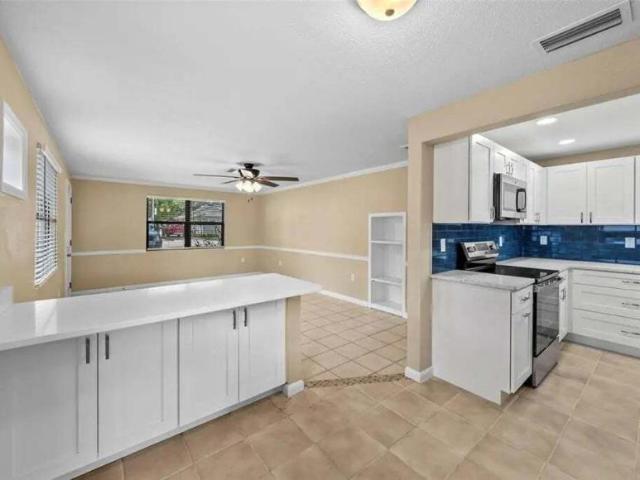 house with 6 bedroom, FL FL DS102660314