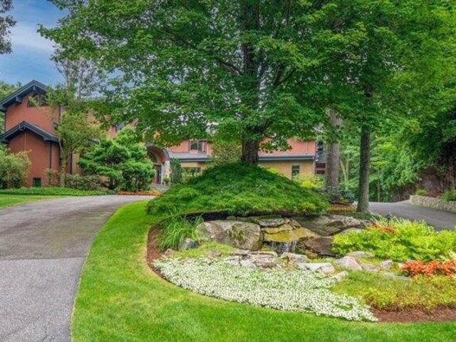 house with 6 bedroom, Framingham MA ES104608699