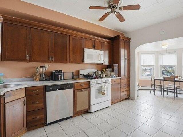 house with 6 bedroom, Framingham MA ES102825952
