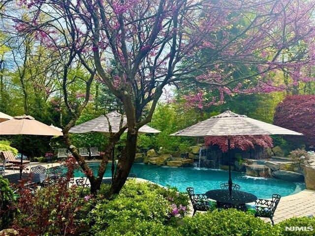 house with 6 bedroom, Franklin Lakes NJ DLS102028146