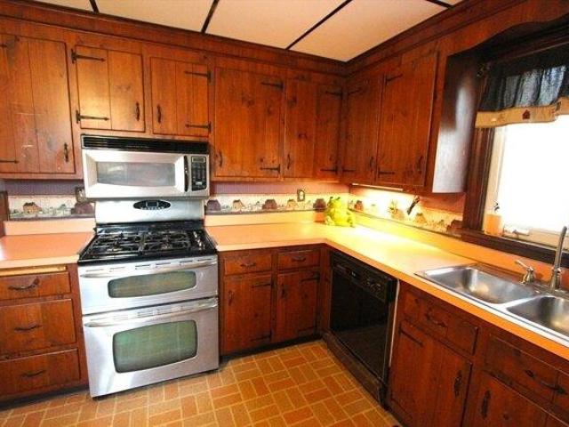 house with 6 bedroom, Franklin MA ES104808344