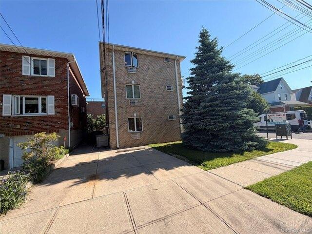 house with 6 bedroom, Fresh Meadows NY ES103621388