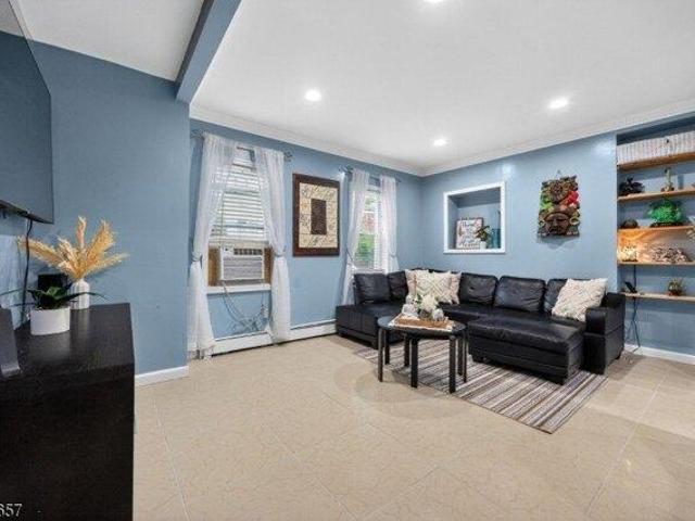house with 6 bedroom, Garfield NJ DLS101748039