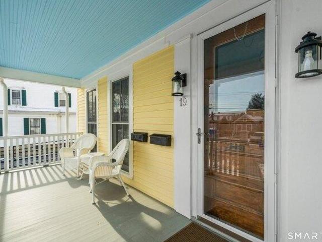 house with 6 bedroom, Groton CT ES105126237
