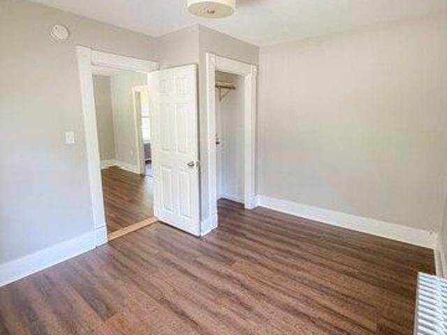 house with 6 bedroom, Groton CT ES105192105