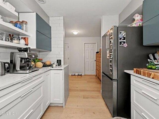 house with 6 bedroom, Greenwich CT ES103188662