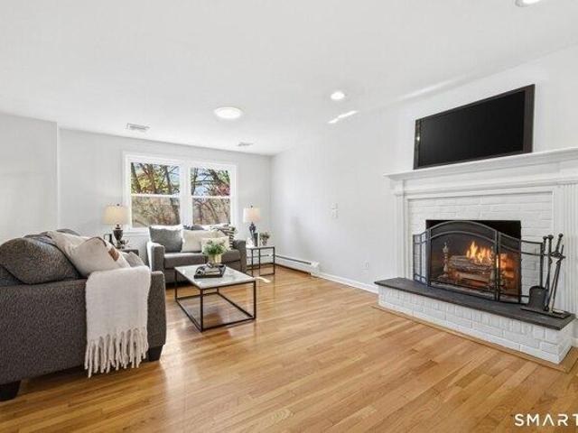 house with 6 bedroom, Hamden CT DLS101603166