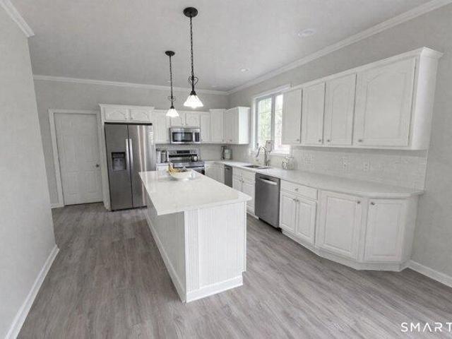 house with 6 bedroom, Hamden CT DLS102479065