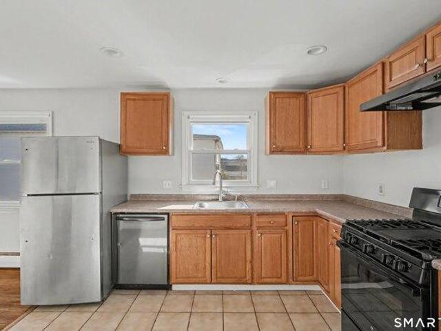 house with 6 bedroom, Hamden CT DS102063687