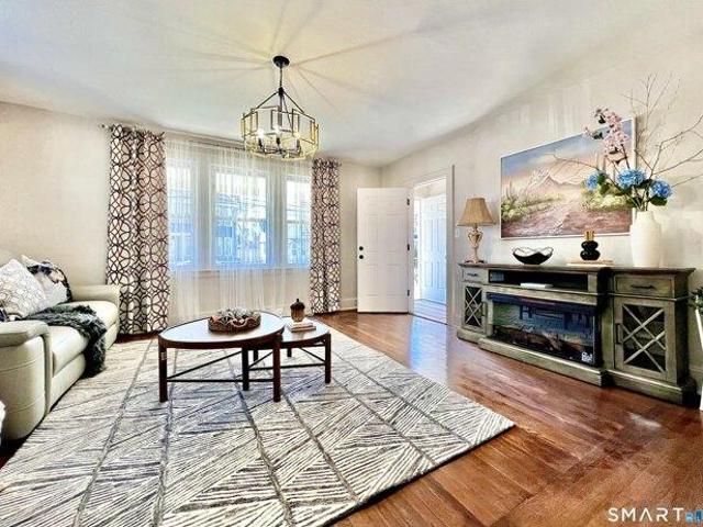 house with 6 bedroom, Hamden CT DS102211564