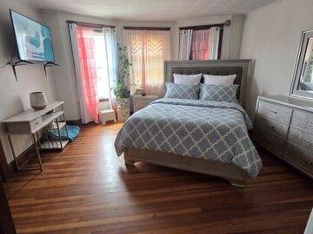 house with 6 bedroom, Hamden CT ES104150629