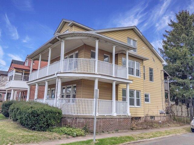 house with 6 bedroom, Hamden CT ES105143115