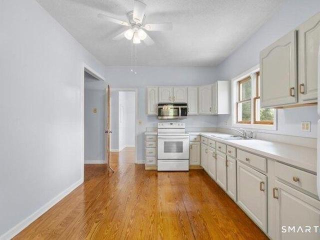 house with 6 bedroom, Hamden CT ES105207770
