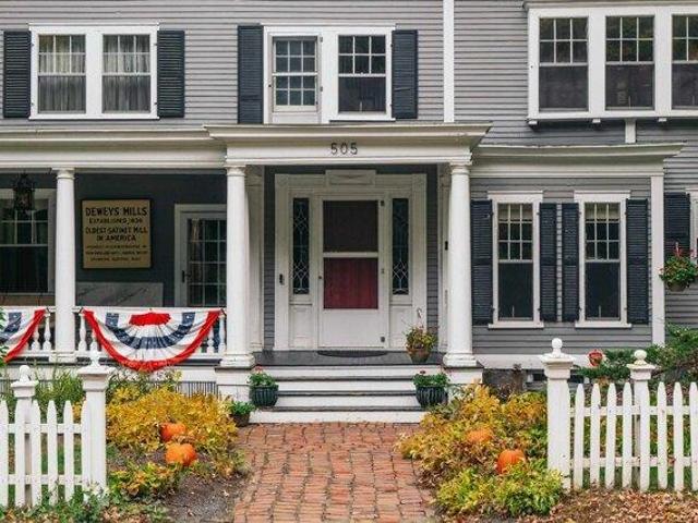 house with 6 bedroom, Hartford VT DLS102155327