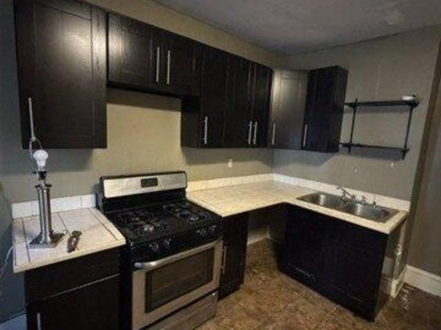 house with 6 bedroom, Hartford CT ES105143396