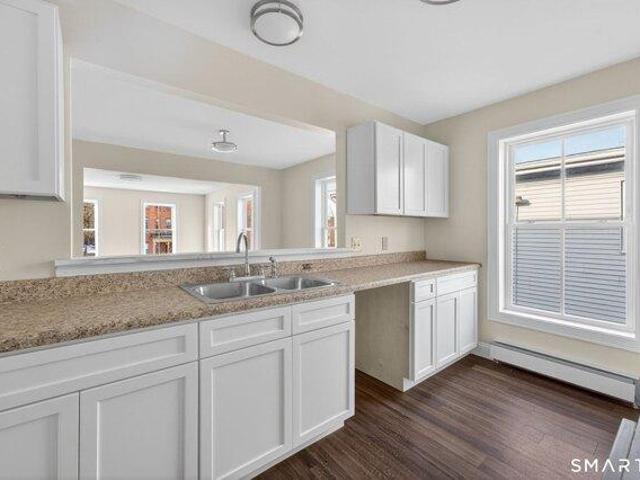 house with 6 bedroom, Hartford CT ES105113014