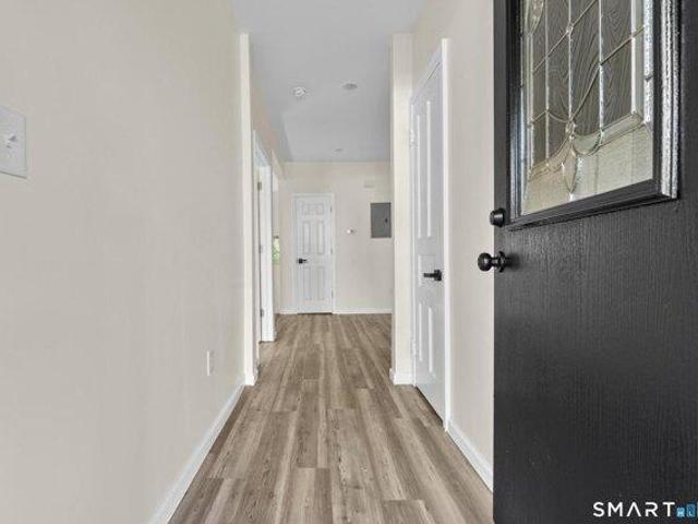 house with 6 bedroom, Hartford CT ES105114461