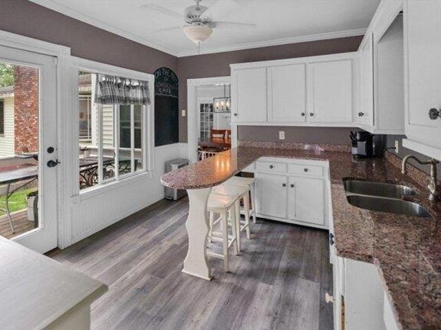 house with 6 bedroom, Haverhill MA ES105105842