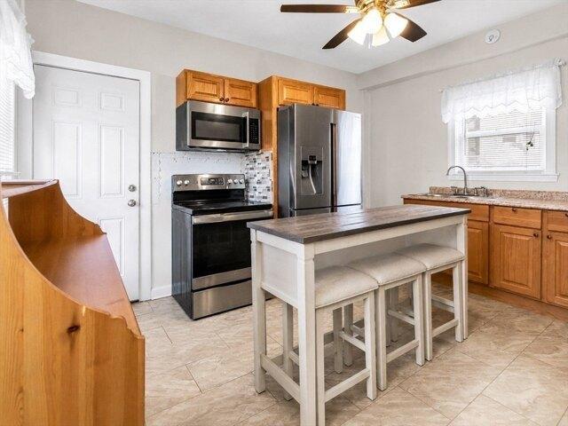 house with 6 bedroom, Haverhill MA ES105173208