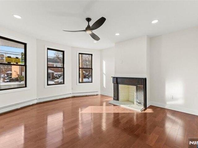 house with 6 bedroom, Hawthorne NJ DS102583914