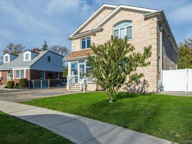 house with 6 bedroom, Hicksville NY ES104903161