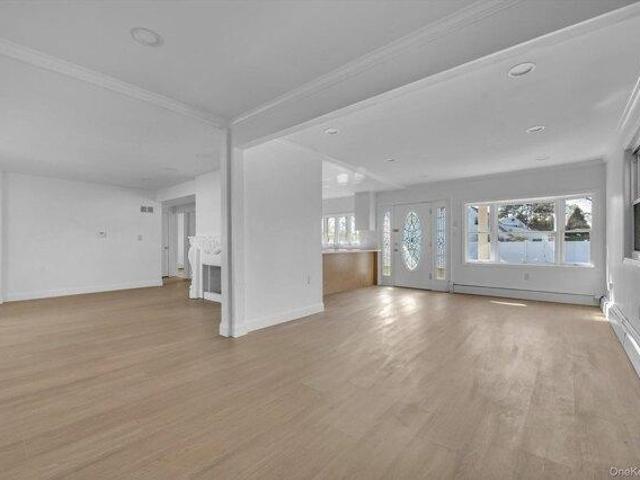 house with 6 bedroom, Hicksville NY ES104903986
