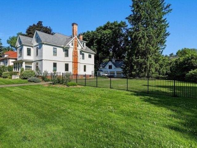 house with 6 bedroom, Holyoke MA ES103162145