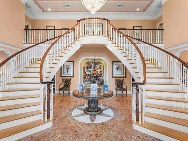 house with 6 bedroom, Hopedale MA ES105115685