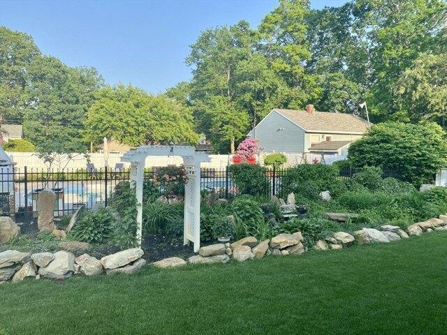 house with 6 bedroom, Hudson MA ES104299698