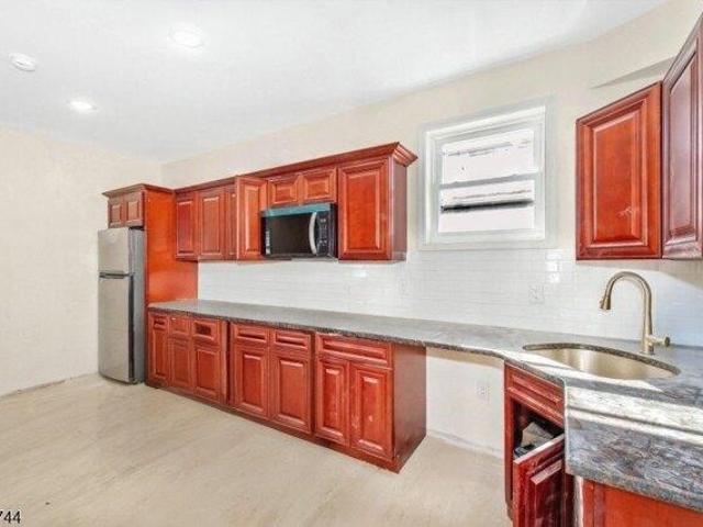 house with 6 bedroom, Irvington NJ DLS102724190
