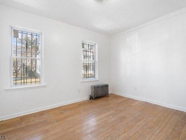 house with 6 bedroom, Irvington NJ ES105143909