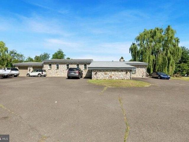 house with 6 bedroom, Ivyland PA DS92411482